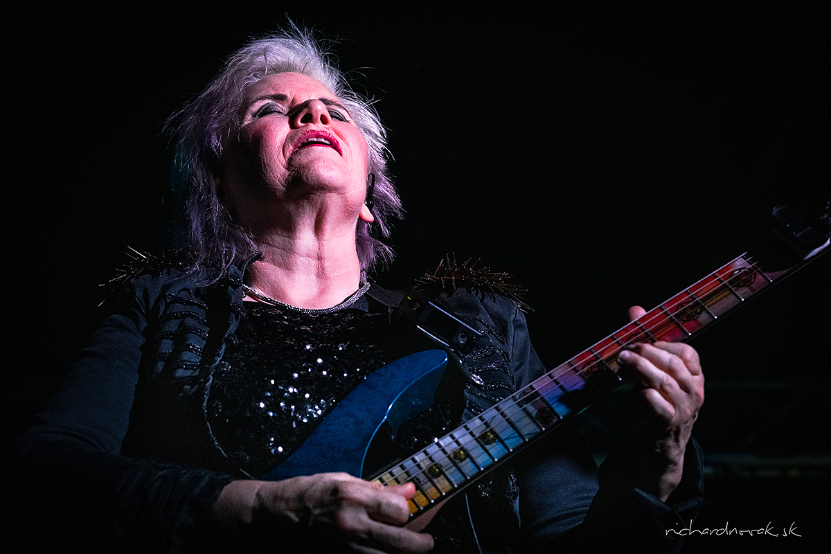 Gitaristka Michaela Jacksona Jennifer Batten: Prosím ľudí, aby udržali ...